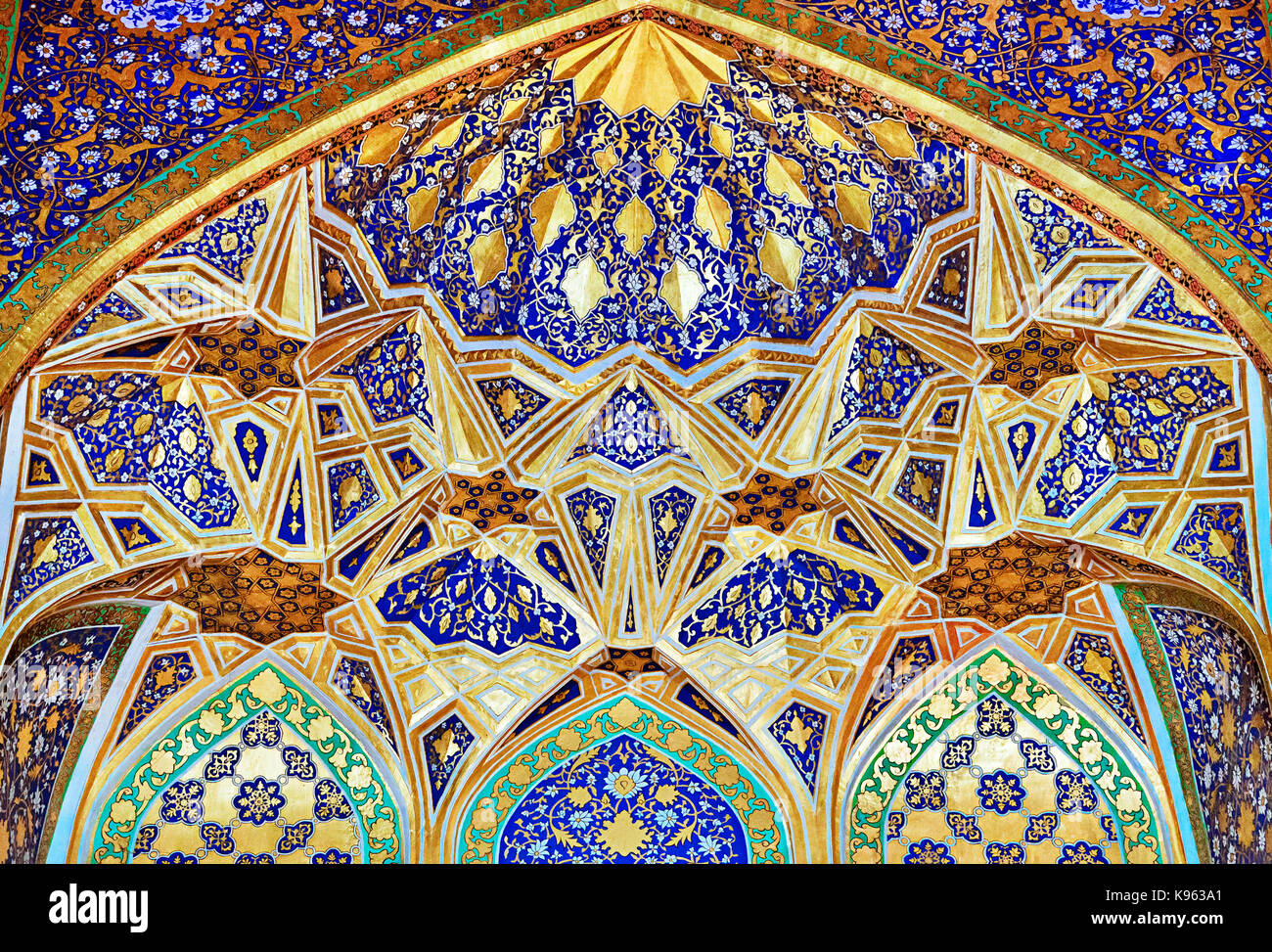Tilya kori madrassa hi-res stock photography and images - Alamy