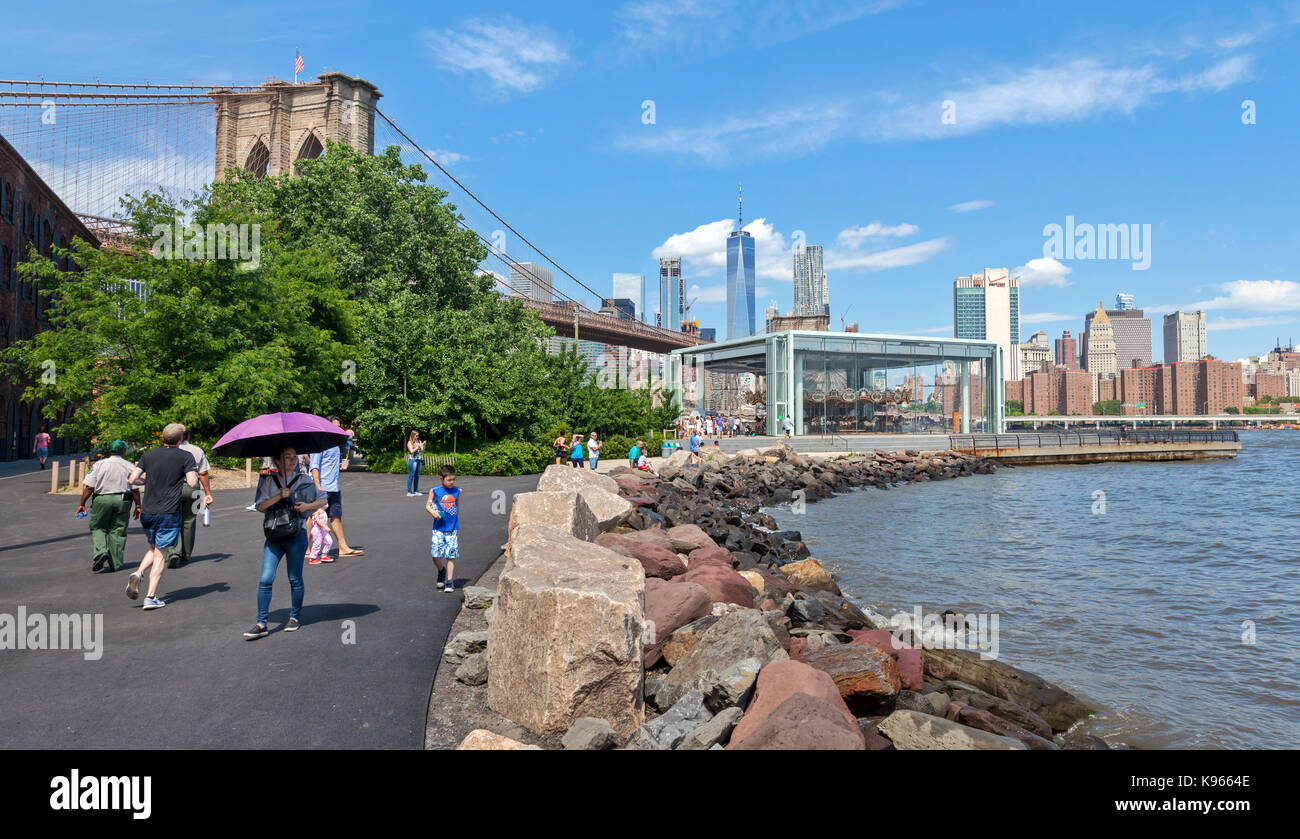 People walking, sitting and relaxing in the Brooklyn Bridge Park in ...