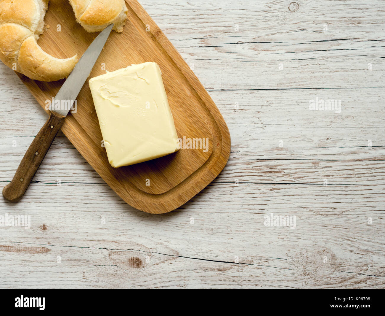 block of butter on the chopping board with knife Stock Photo - Alamy