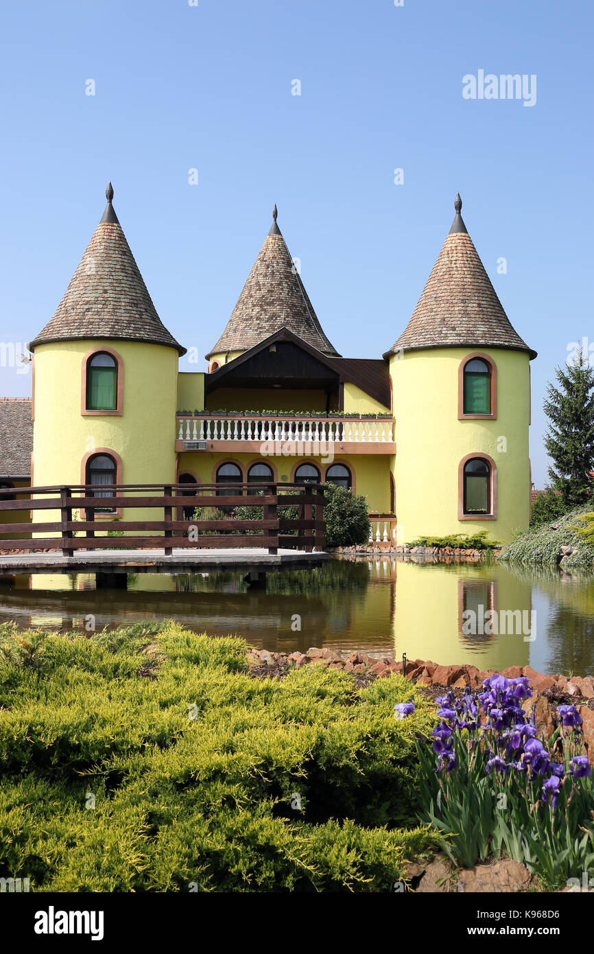 Yellow castle hi-res stock photography and images - Alamy