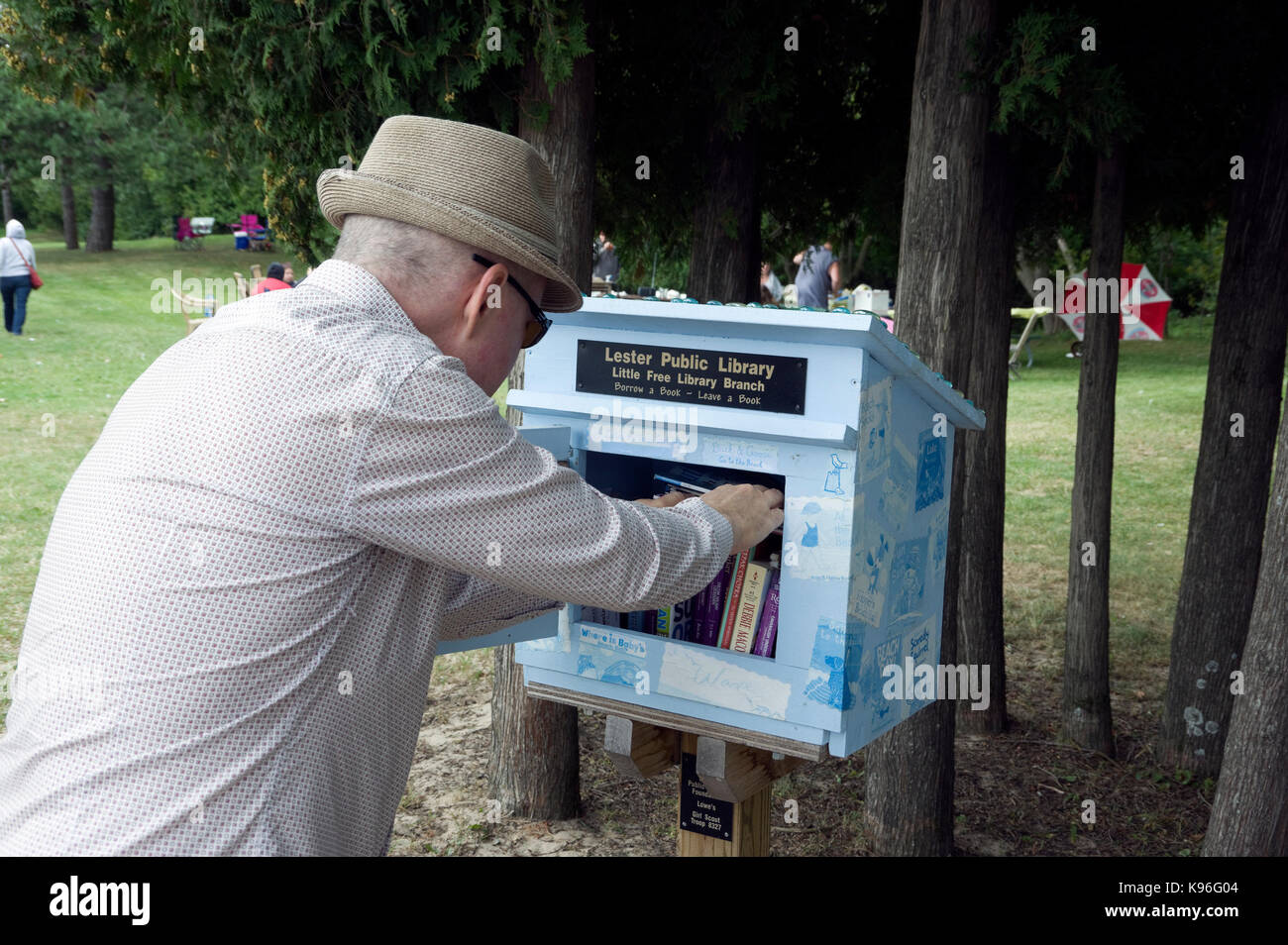 Little free library hi-res stock photography and images - Alamy