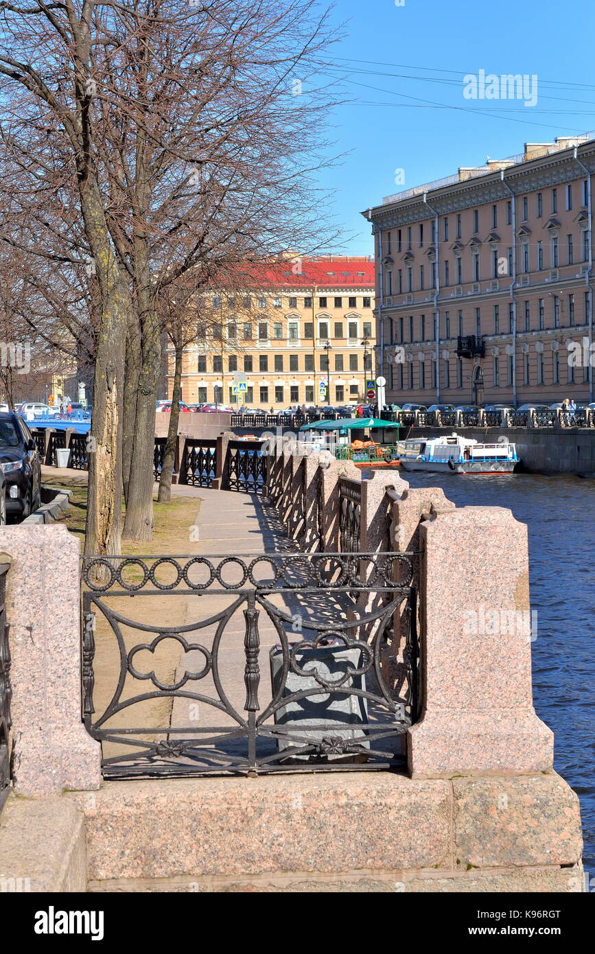 Embankment cast iron fence hi-res stock photography and images - Alamy
