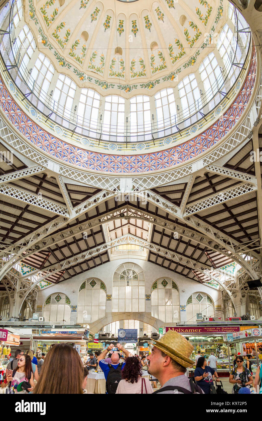 The large dome (30 metres high) inside the Central Market (Mercat ...