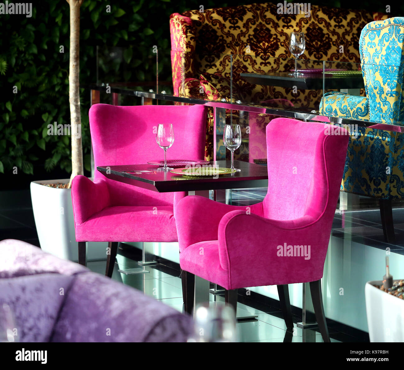 Photo bright design interior of the restaurant illuminated by the sun ...