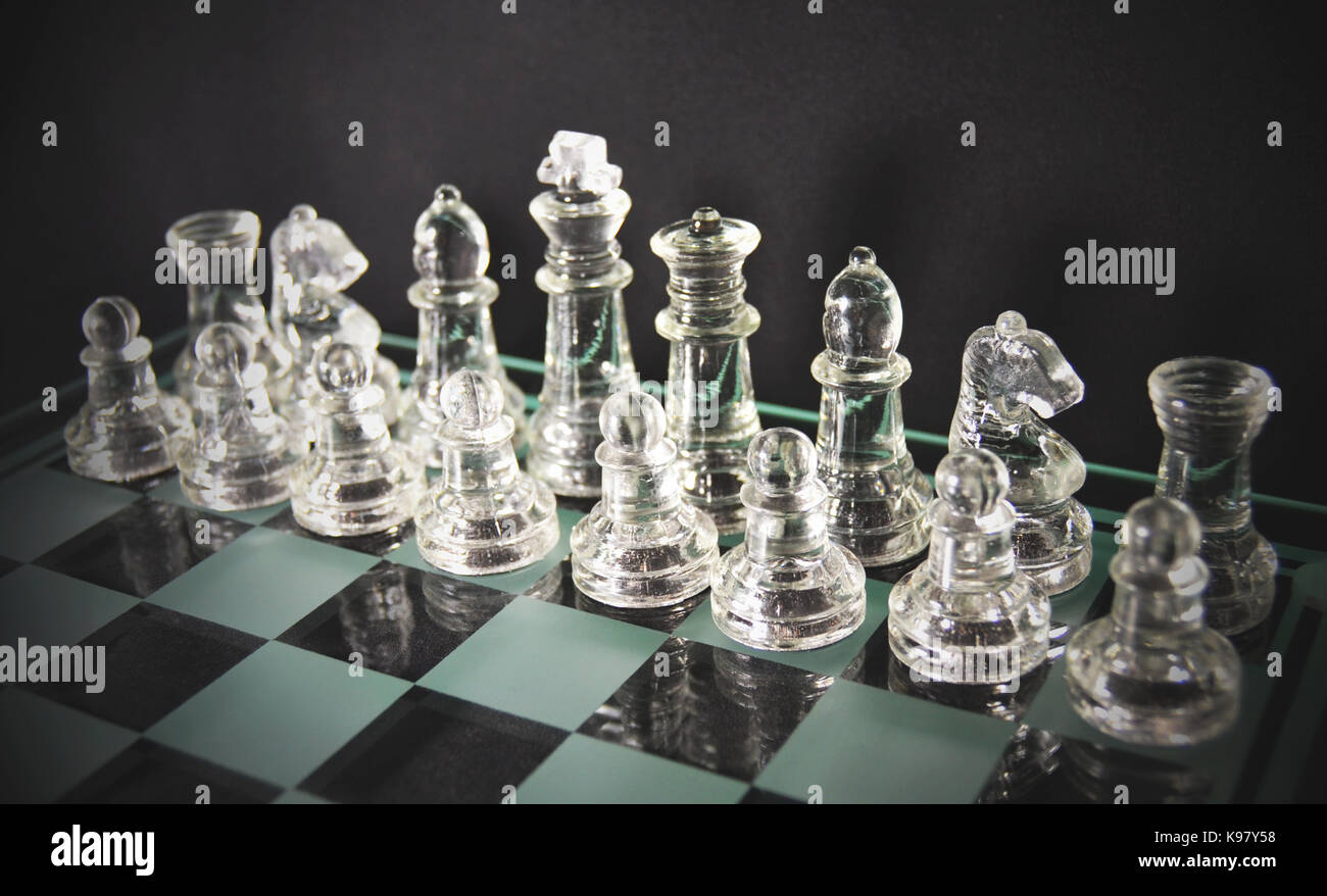 Single chess pawn hi-res stock photography and images - Alamy