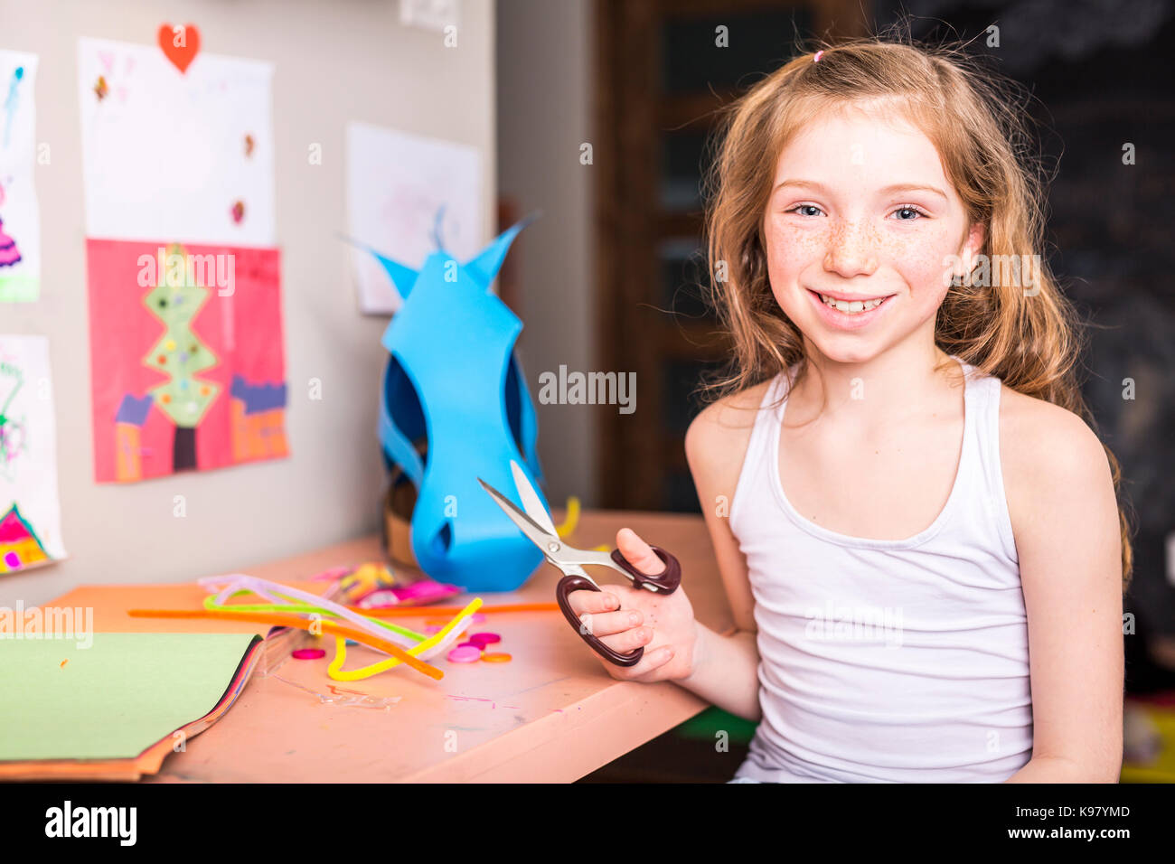 Young Girl use his imagination with cardboard Stock Photo - Alamy