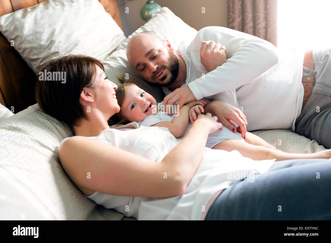 Dad father baby daughter hugging hi-res stock photography and images - Alamy