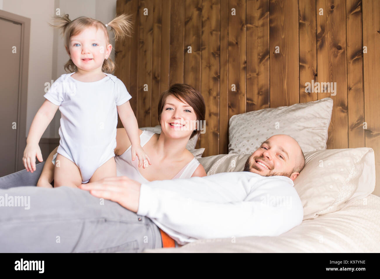 Dad father baby daughter hugging hi-res stock photography and images - Alamy
