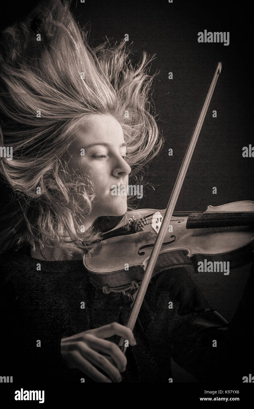 Female violinist and mozart hi-res stock photography and images - Alamy