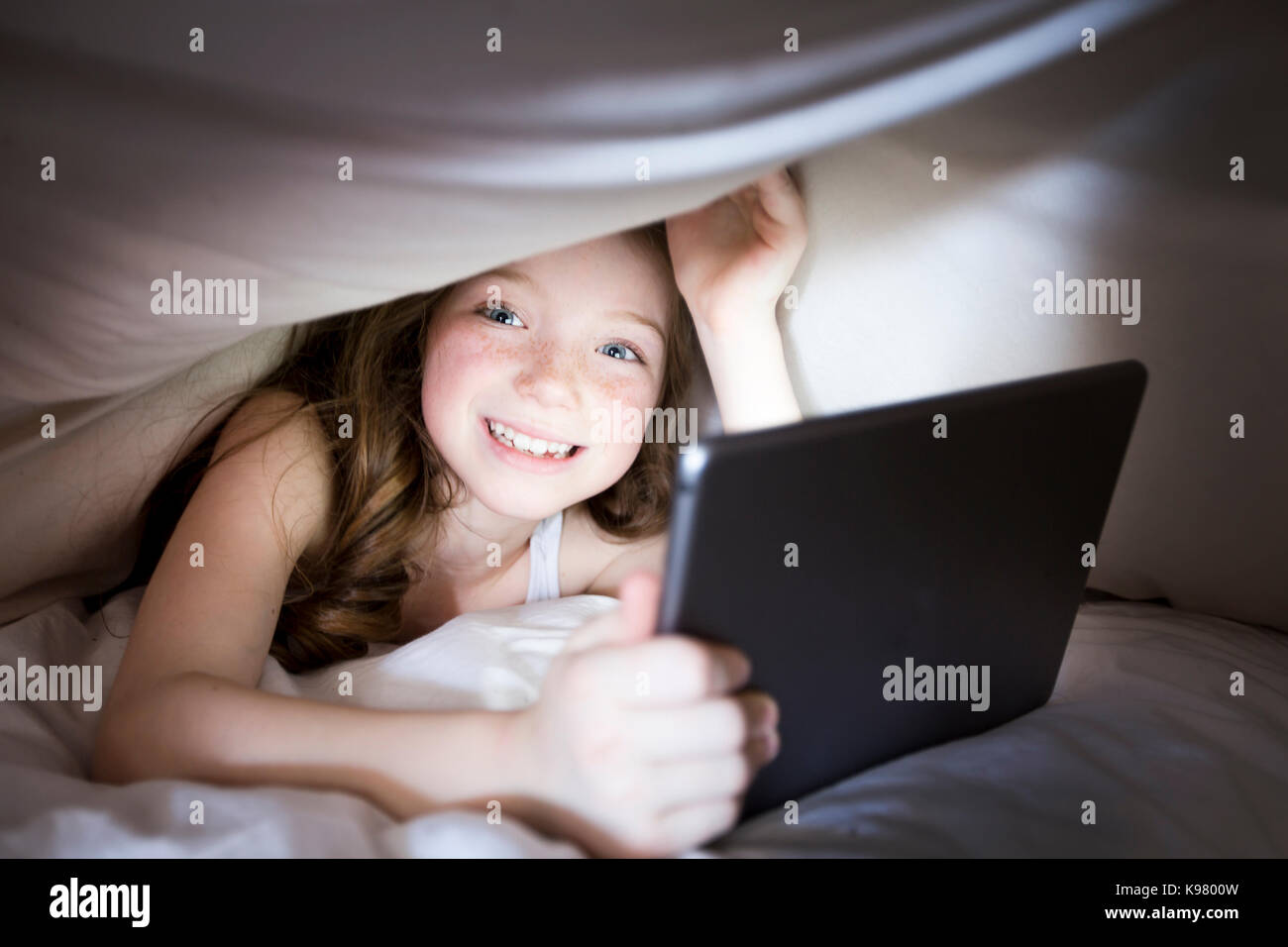 Dark under covers hi-res stock photography and images - Alamy