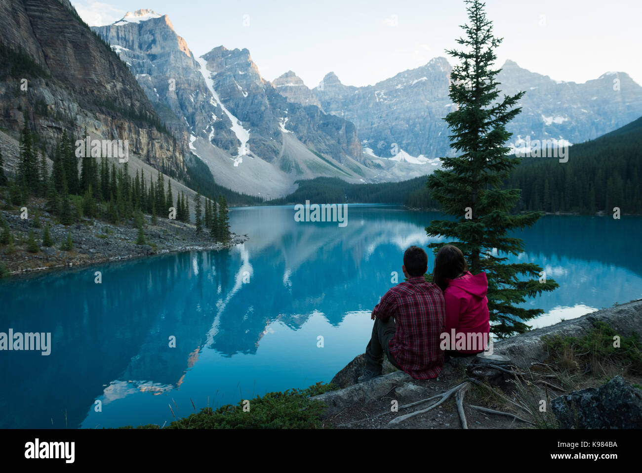 Couple sitting by lake hi-res stock photography and images - Alamy