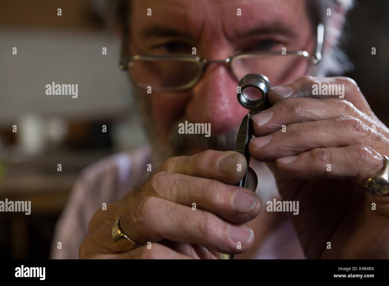 Using magnifying glass hi-res stock photography and images - Alamy
