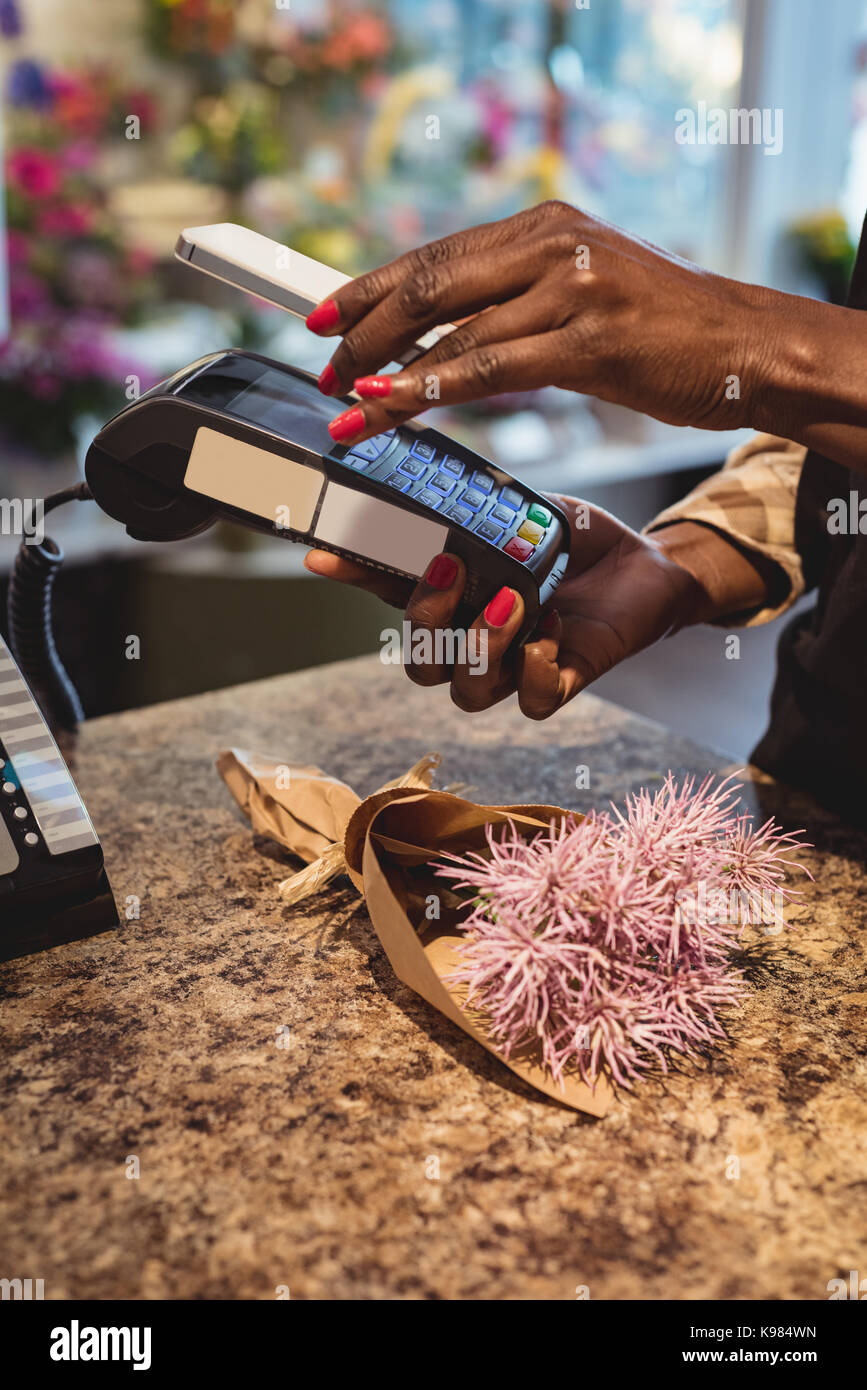 Customer hand holding credit hi-res stock photography and images - Alamy