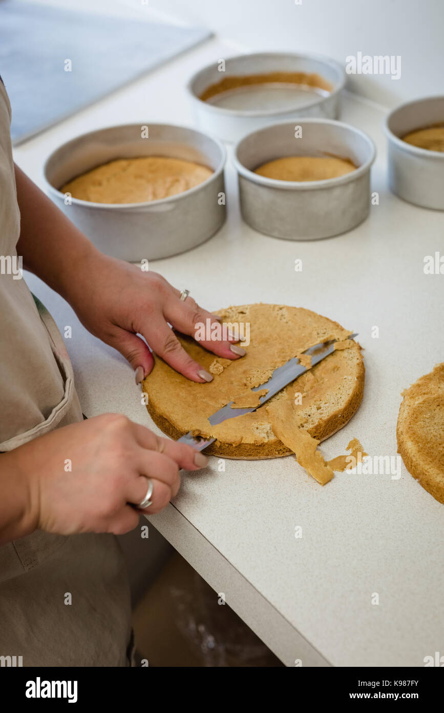 Woman preparing cake in kitchen at home Stock Photo - Alamy