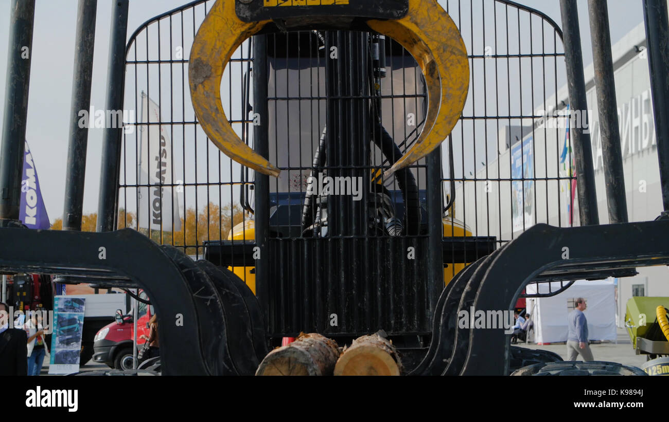 Heavy equipment loading with clipper cut logs. Large log loader and ...