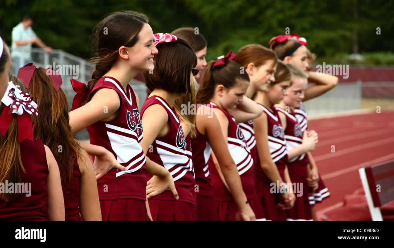 Elementary cheerleaders hi-res stock photography and images - Alamy