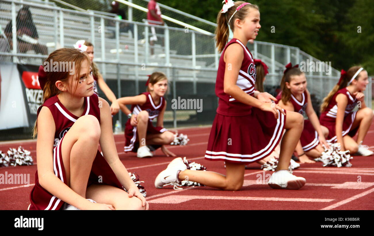 Kids cheerleading hi-res stock photography and images - Alamy