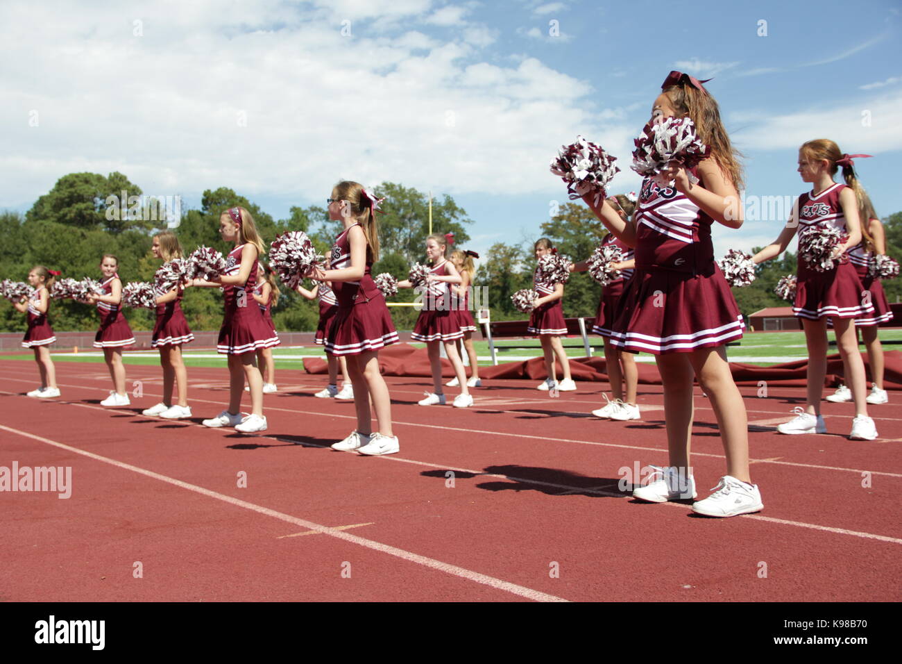 Kids cheerleading football hi-res stock photography and images - Alamy