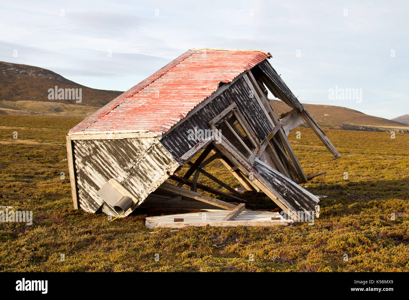 Old collapsed hut, Falkland Islands Stock Photo - Alamy