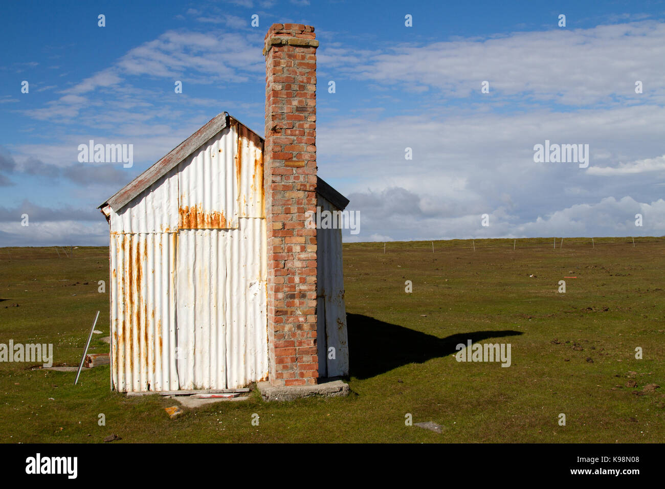 Collapsed hut hi-res stock photography and images - Alamy