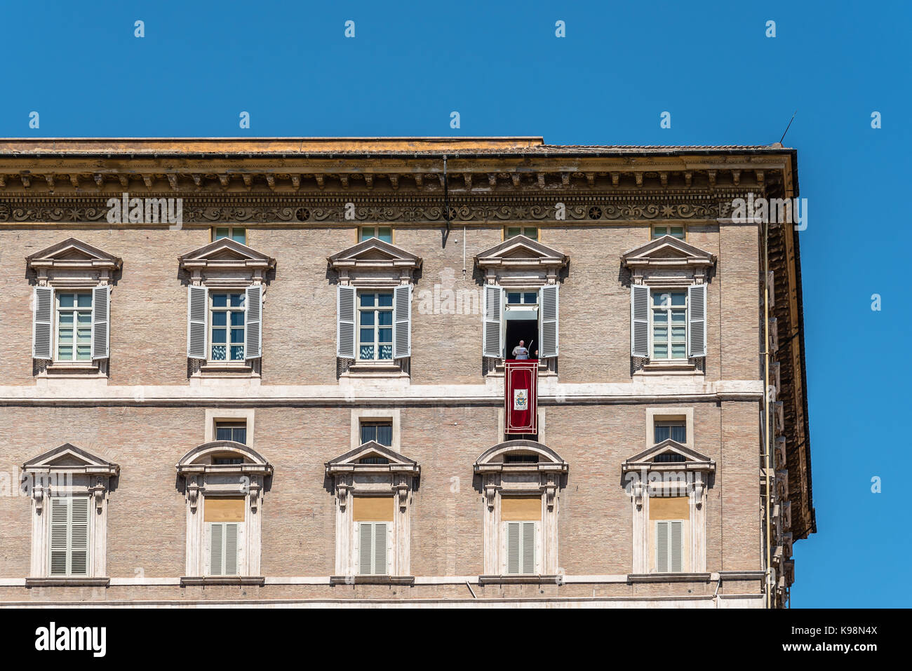 Pope balcony hi-res stock photography and images - Alamy