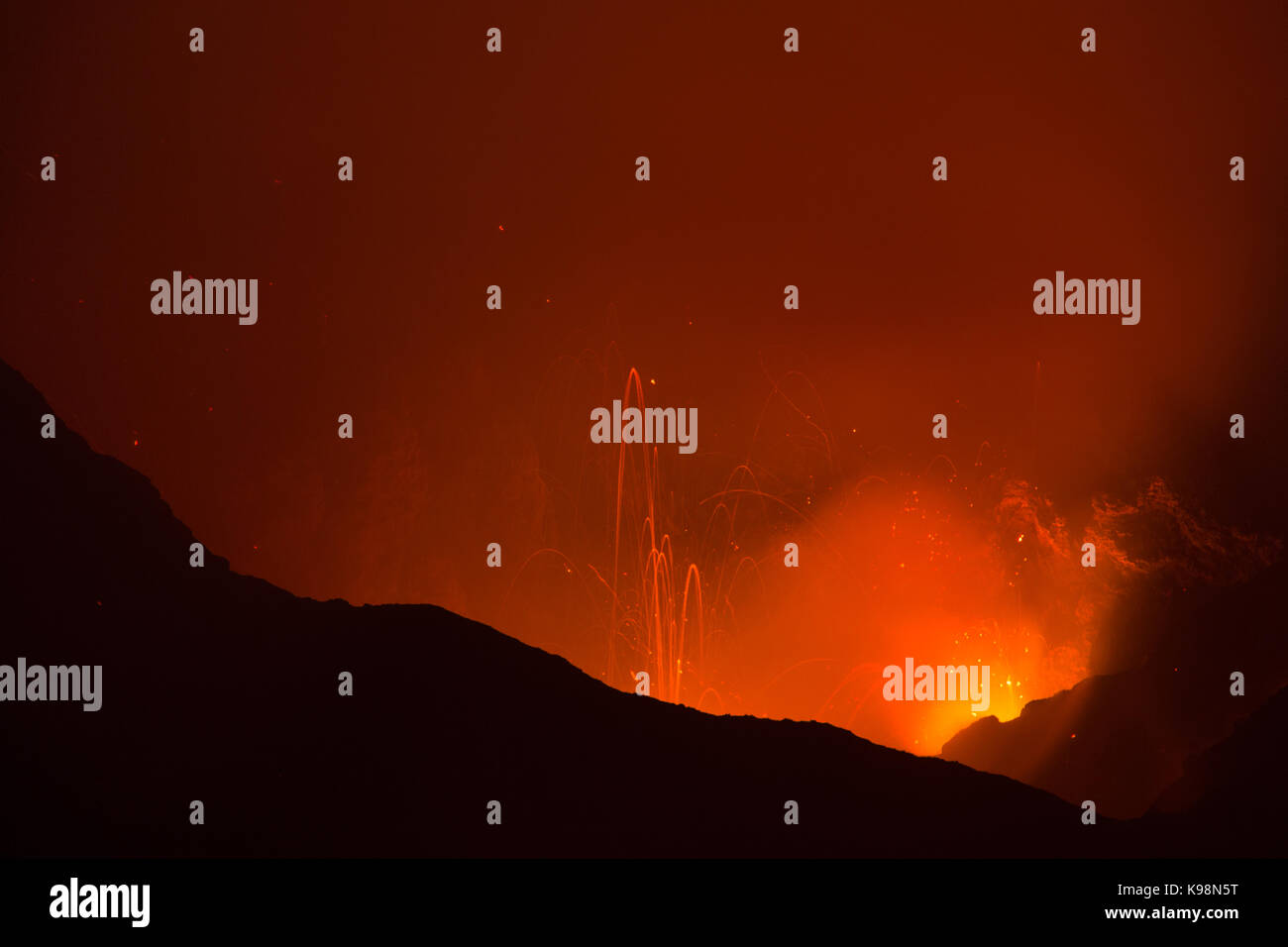 Volcano Yasur Eruption Stock Photo - Alamy