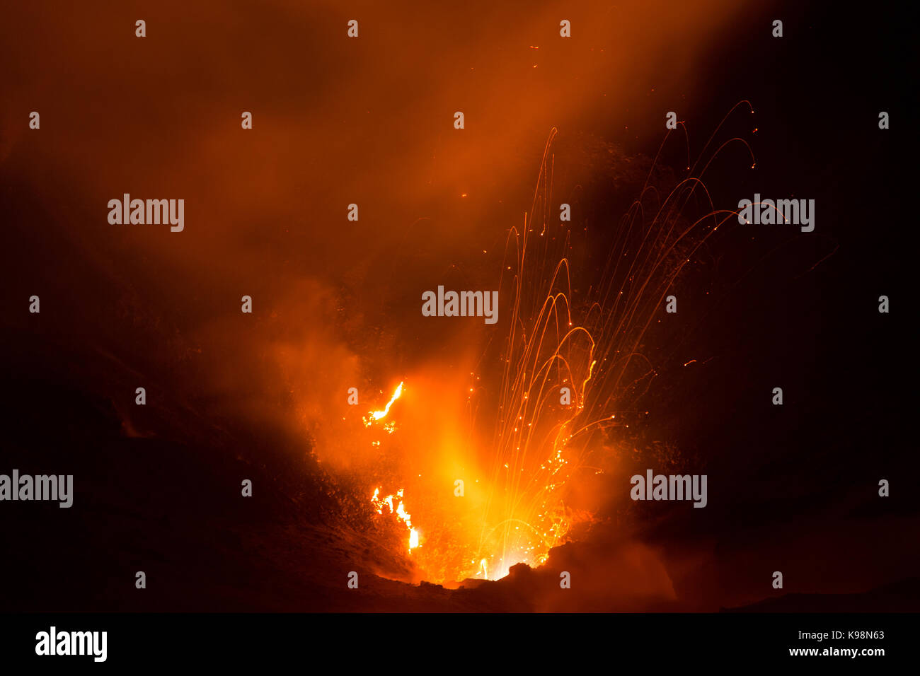 Volcano Yasur Eruption Stock Photo - Alamy