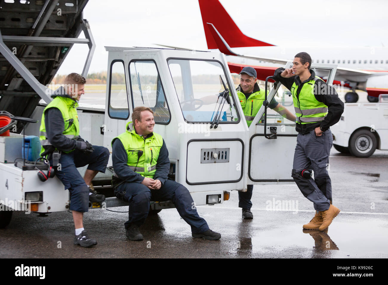 Gangway airplane hi-res stock photography and images - Alamy