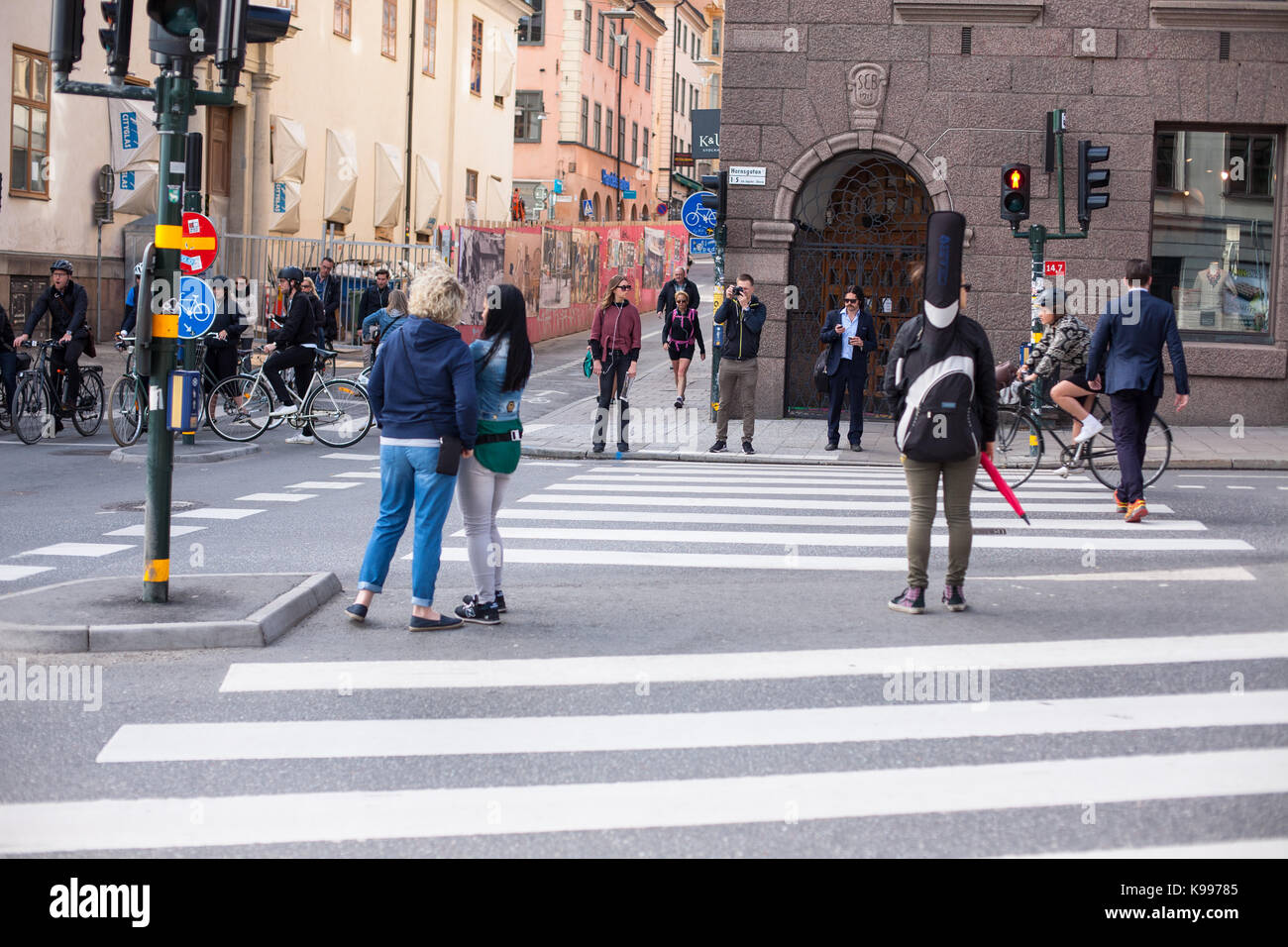 Urban life. People Walking In A Big City Stock Photo - Alamy