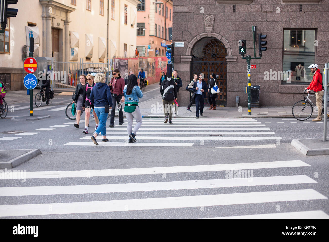 Urban life. People Walking In A Big City Stock Photo - Alamy