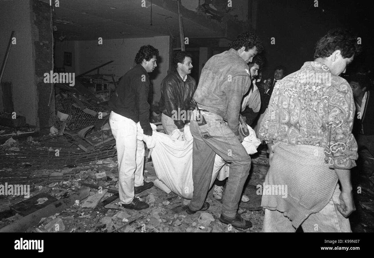 LIMA, 16 DE JULIO DE 1992 SENDERO LUMINOSO DETONA DOS COCHES BOMBA EN ...