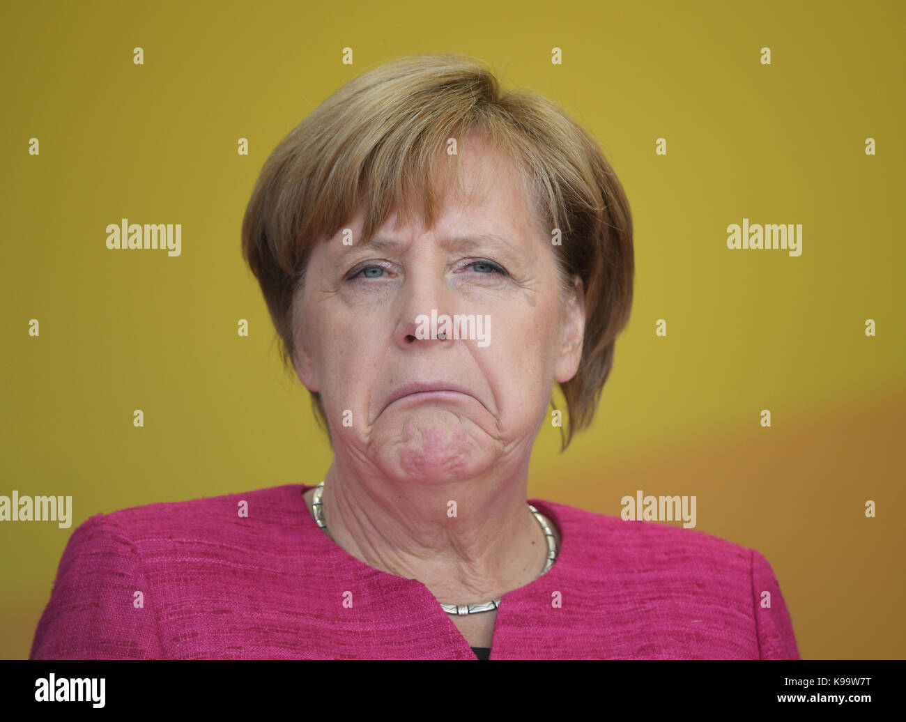 Mundwinkel nach unten hi-res stock photography and images - Alamy