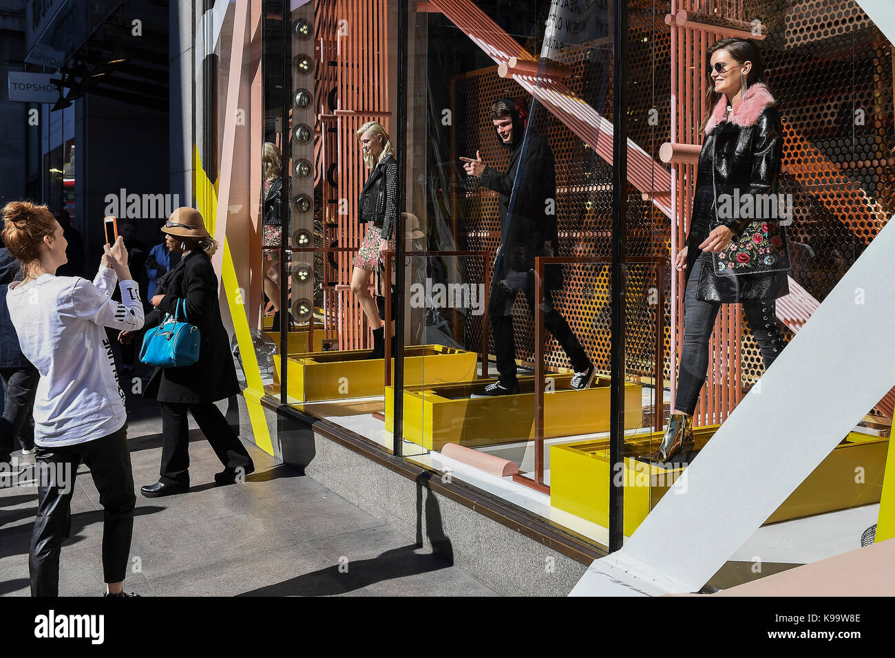 London, UK. 22nd Sep, 2017. Models show off Top Shop clothes on rolling ...