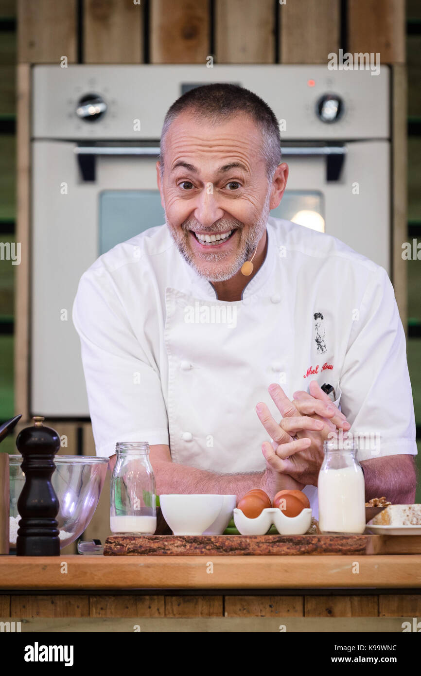 Celebrity chef michel roux jr hi-res stock photography and images - Alamy