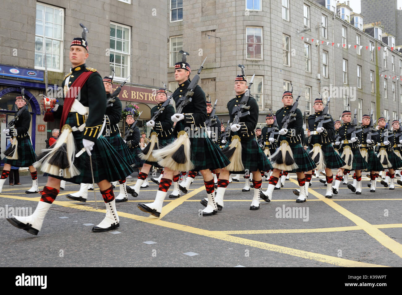 The highlanders 4th battalion of the royal regiment of hi-res stock ...