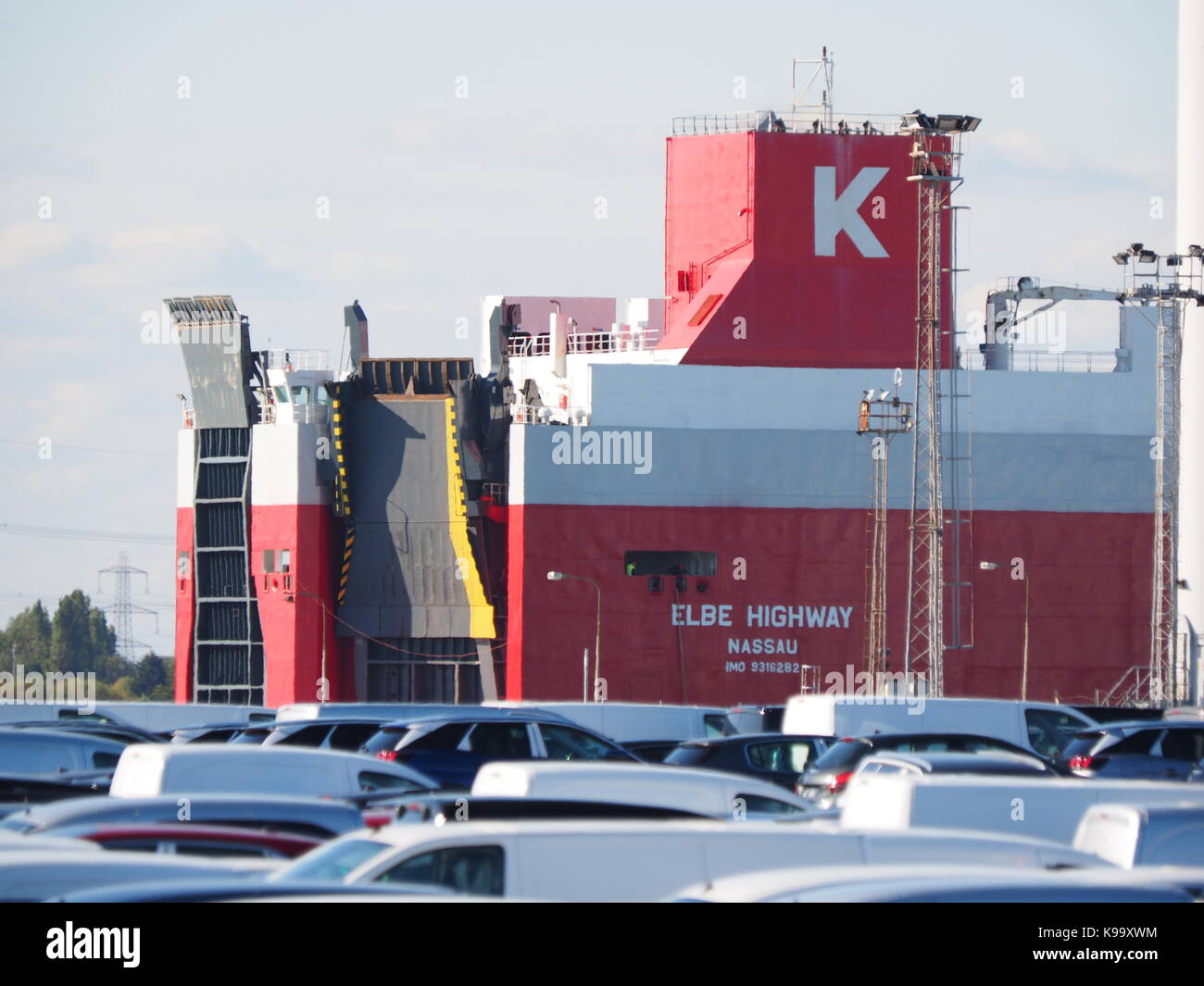 Sheerness, Kent, UK. 22nd Sep, 2017. The car carrier Elbe Highway ...