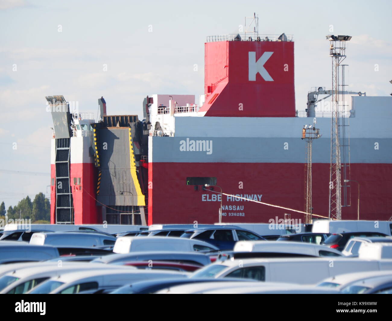 Sheerness, Kent, UK. 22nd Sep, 2017. The car carrier Elbe Highway ...