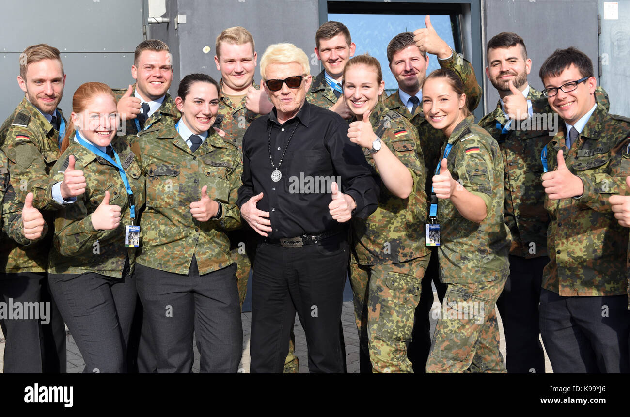 Duesseldorf, Germany. 21st Sep, 2017. EXKLUSIVE - Folk singer Heino (C ...