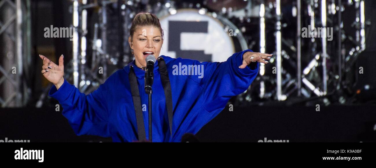 Fergie on stage for NBC Today Show Concert with FERGIE, Rockefeller ...