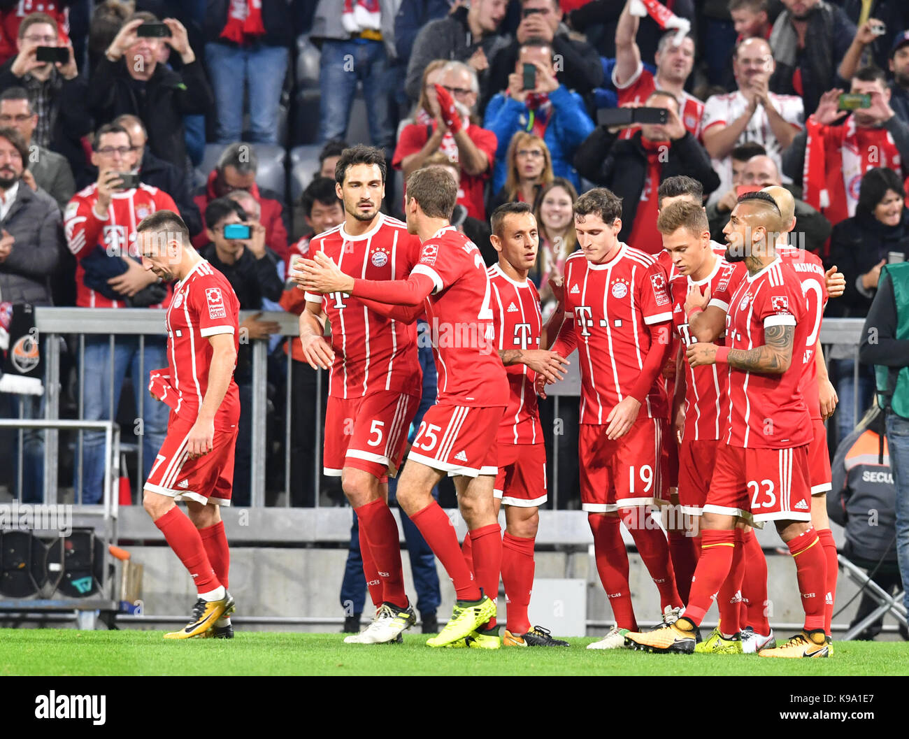 Munich, Germany. 22nd Sep, 2017. Bayern Munich's team celebrates its 1 ...