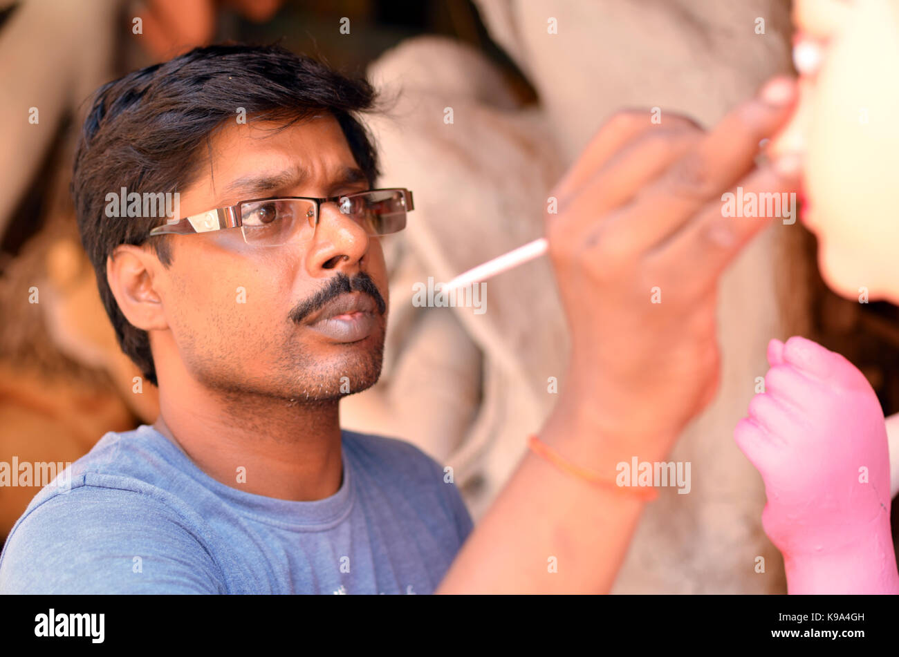 New Delhi, India. 19th Sep, 2017. Artist Govind Nath works on his goddess figures for the Hindu ...