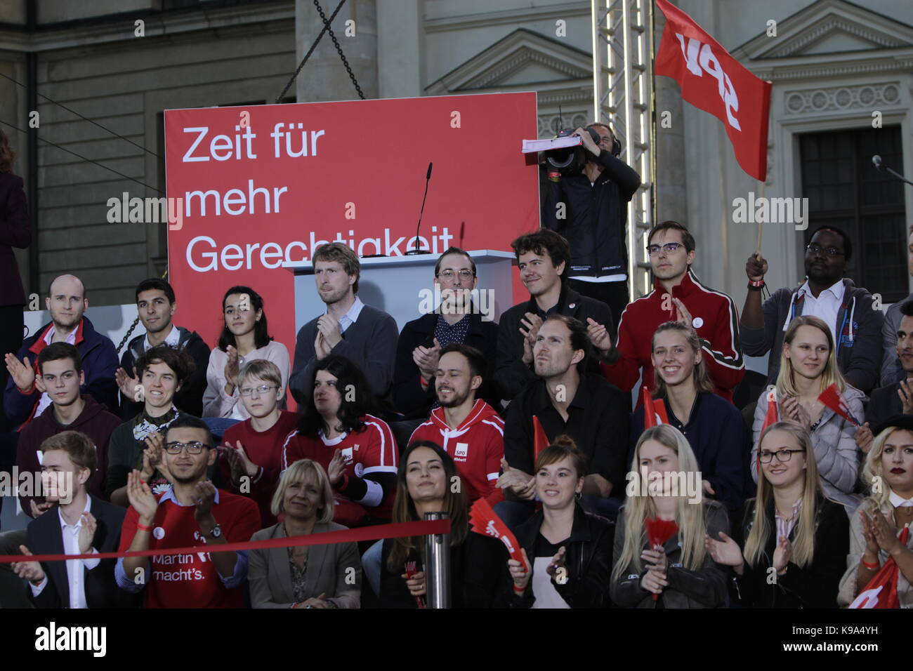 Berlin, Germany. 22nd Sep, 2017. Thousands of party supporters have ...