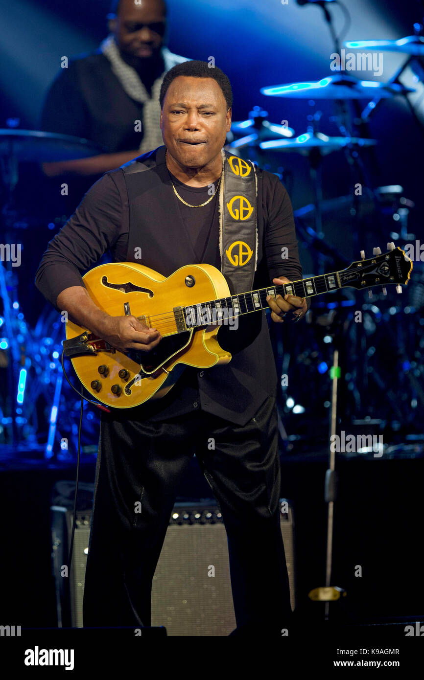 George benson hi-res stock photography and images - Alamy