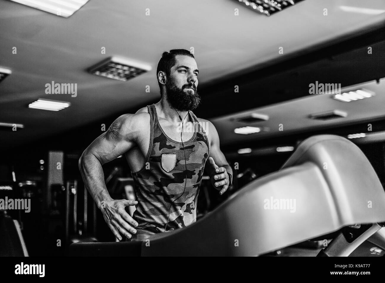 Muscle man running on treadmill Stock Photo - Alamy