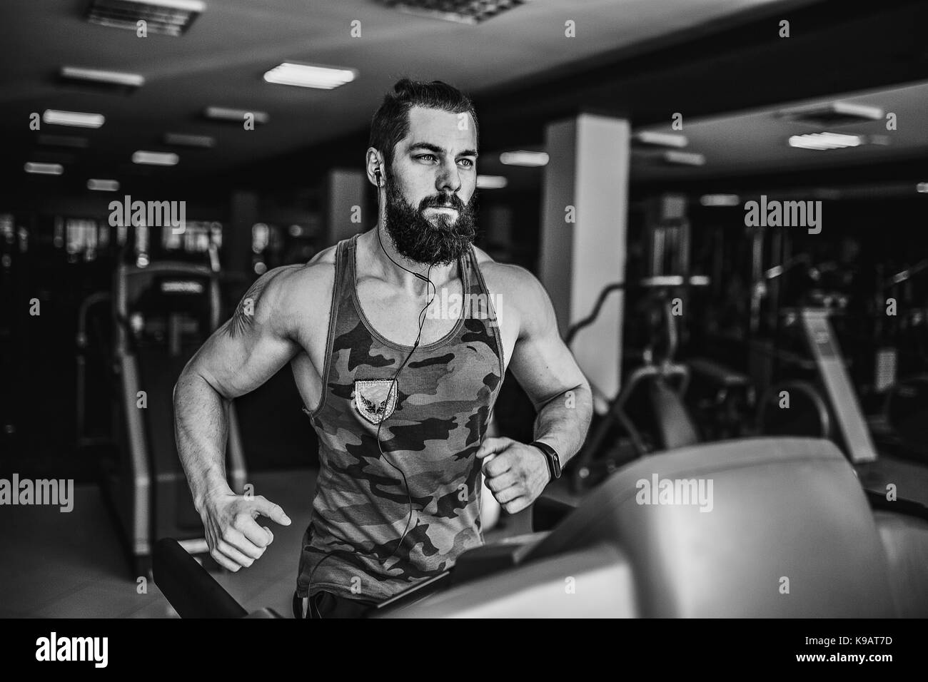 Muscle man running on treadmill Stock Photo - Alamy