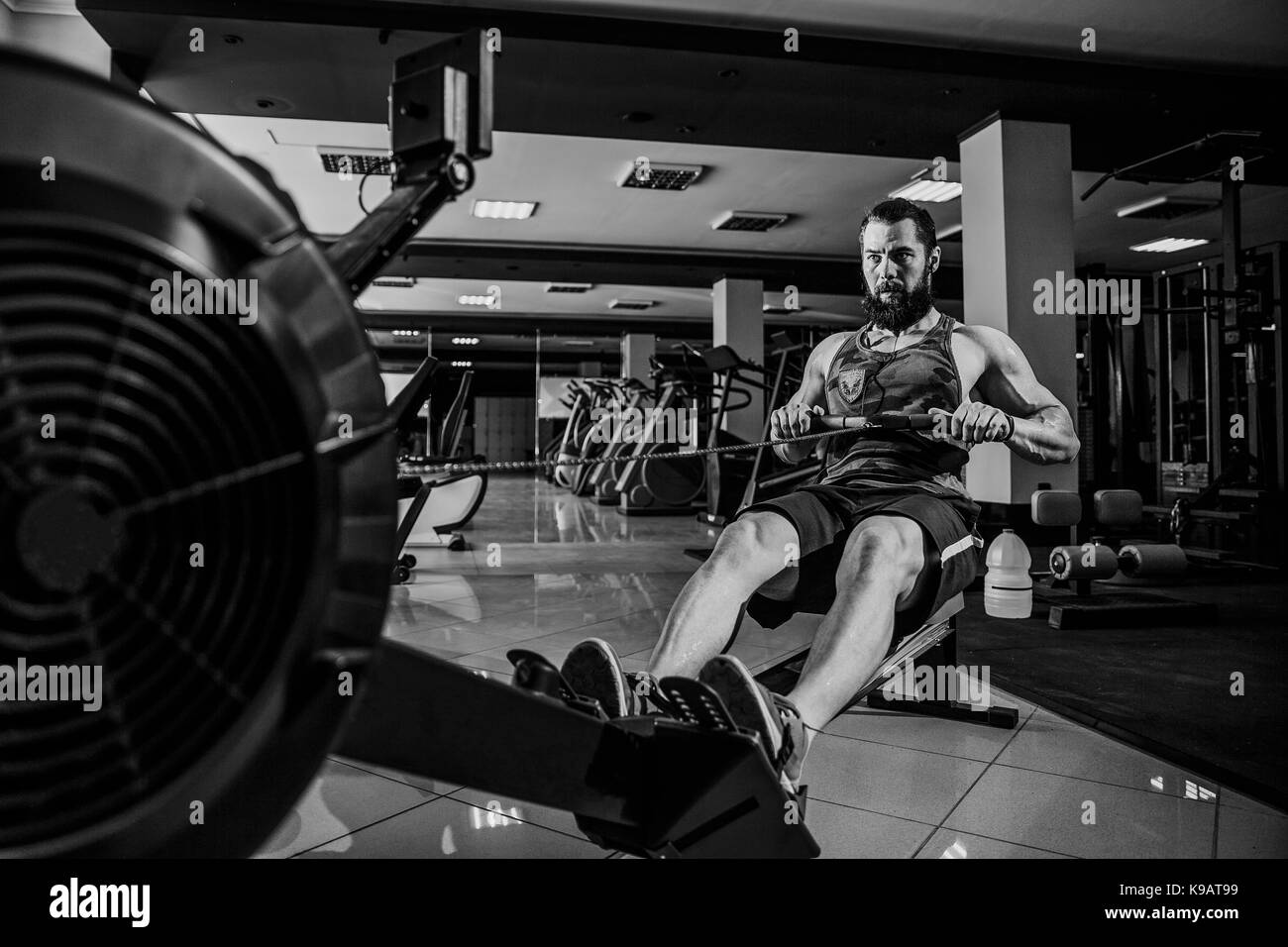 Rowing machine cardio Black and White Stock Photos & Images - Alamy