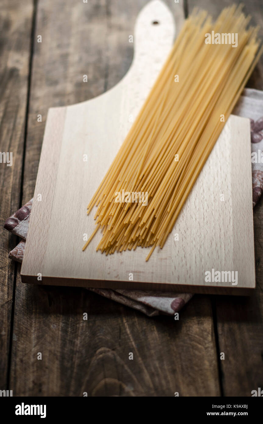 spaghetti pasta on a cutting board, close up Stock Photo - Alamy