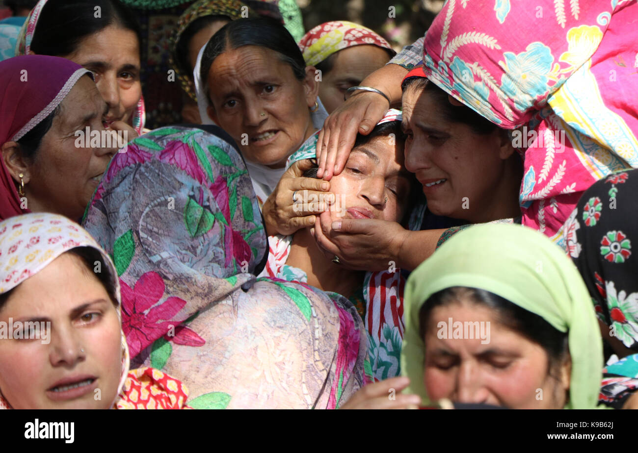 India. 21st Sep, 2017. (EDITORS NOTE: Image depicts death) Mother ...