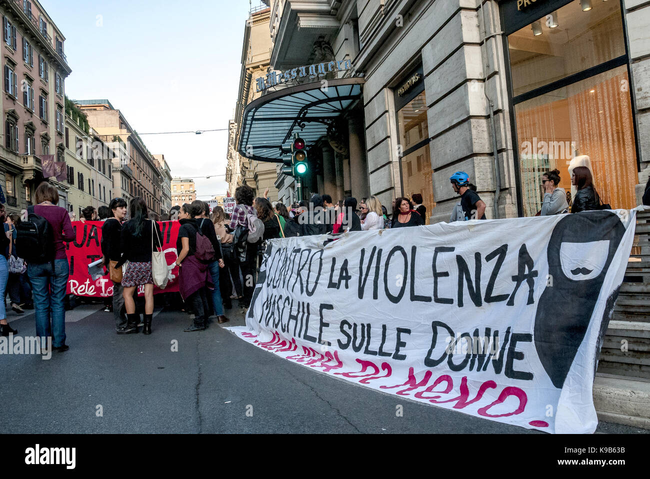Social behavior in rome hi-res stock photography and images - Alamy