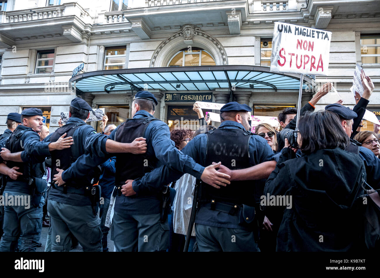 Social behavior in rome hi-res stock photography and images - Alamy